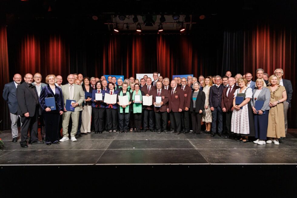 Kunstminister Blume verleiht Zelter- und Pro Musica-Plaketten und ...